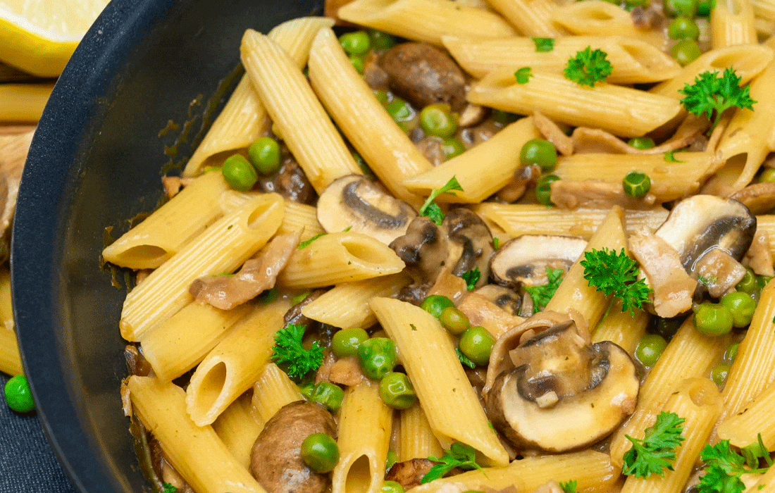 Einfaches Pasta Stroganoff Rezept | IQs Kitchen - IQs Kitchen - Gesunde ...