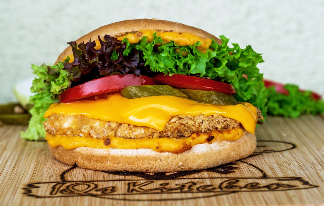 Crispy Chicken Clubhouse Burger | IQs Kitchen - IQs Kitchen - Gesunde ...