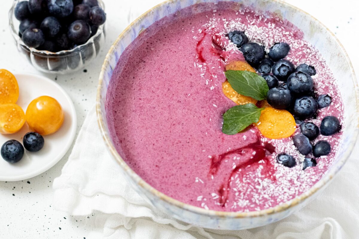Leckere Smoothie Fluff Bowl | IQs Kitchen - IQs Kitchen - Gesunde ...